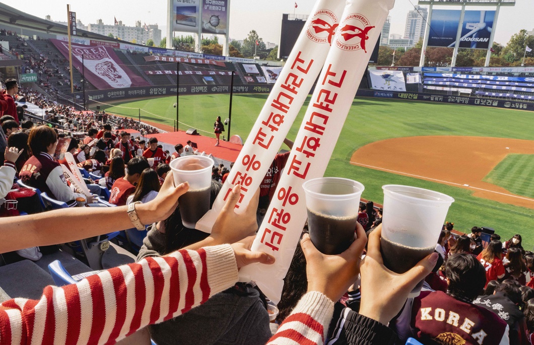 [SKT 보도자료 사진] SKT, ‘2022 연고전’에서 다회용컵 이용 확산 캠페인 펼쳐 3 – SK텔레콤 뉴스룸