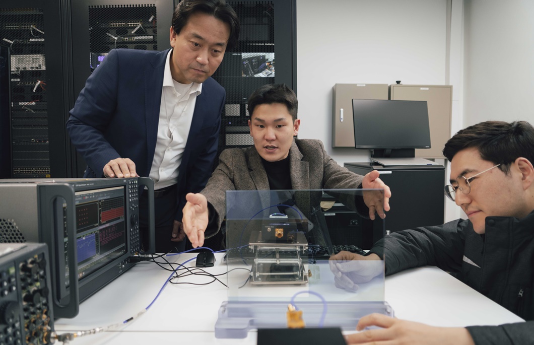 SKT, RIS 기술로 6G 시대 먼저 준비한다 - 미코