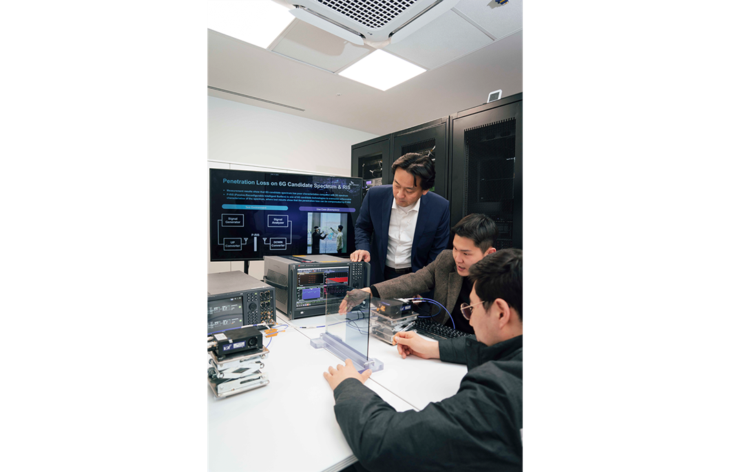 SKT, RIS 기술로 6G 시대 먼저 준비한다 - 미코