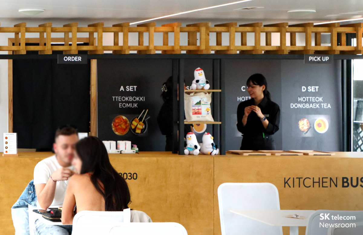 [포토] 파리 에펠탑 앞에서 선보인 UAM, 부산세계박람회 막판 열띤 유치 홍보 – SK텔레콤 뉴스룸