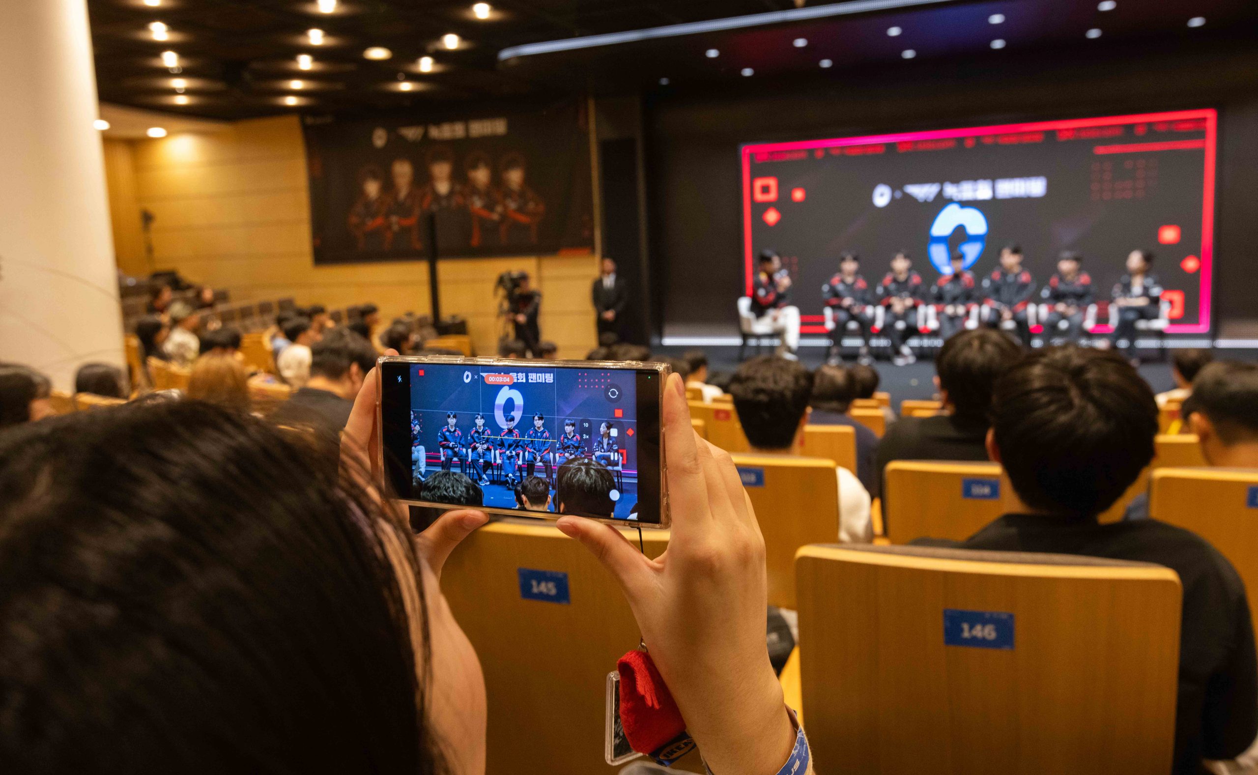 SKT, T1 선수들과 청년 고객 응원 팬미팅 가져 – SK텔레콤 뉴스룸