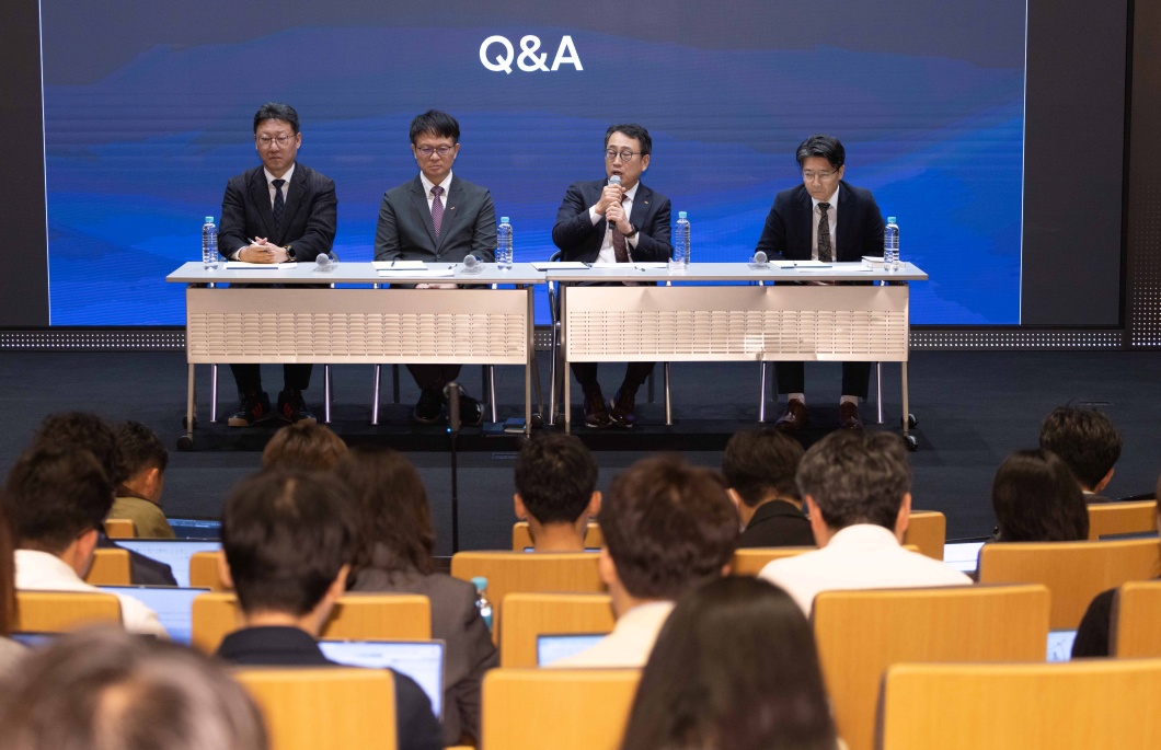 SKT 유영상 CEO, 고객 보호 위한 추가 조치 발표 “전국 2,600여개 T월드 매장에서 신규 가입자 모집 중단” – SK텔레콤 뉴스룸